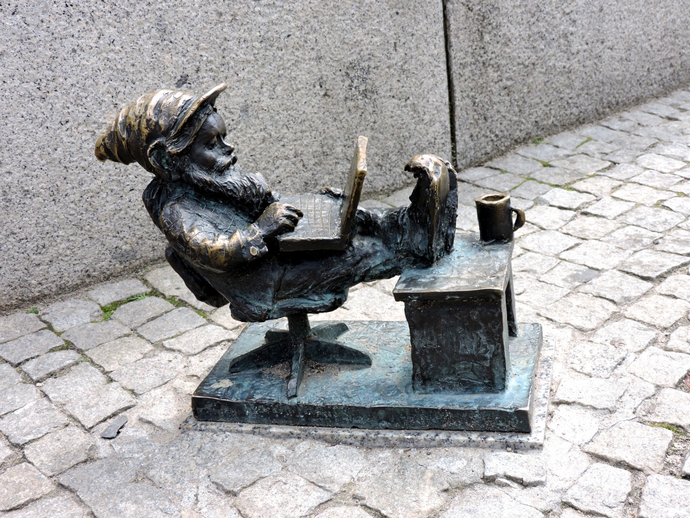 Hunting for Dwarfs in Wroclaw, Poland - Traveling with Aga